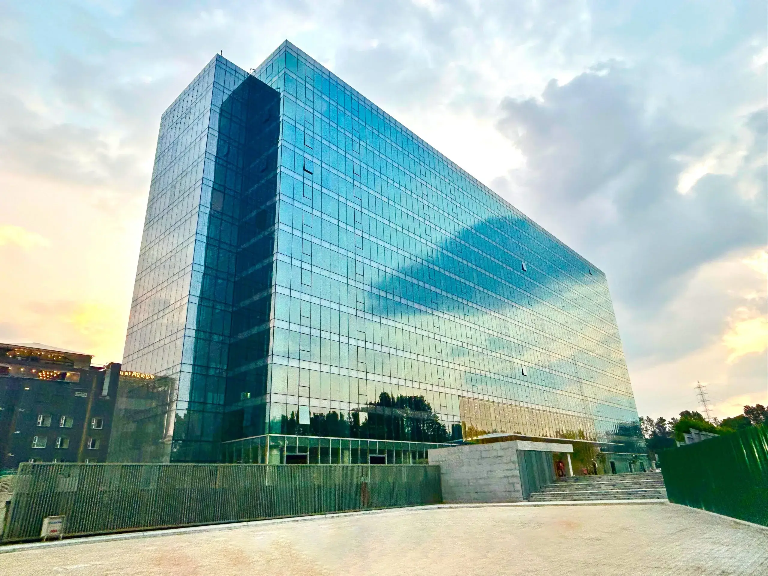 Commercial & Hospitality – Glass Wall Systems